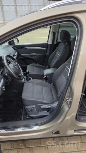 Brown Volkswagen Sharan 2014 in Riga, with an engine capacity of 2.00 L and mileage of 357 thousand km for 8500 €, photo 5 on AUTOMOTO.COM.LV