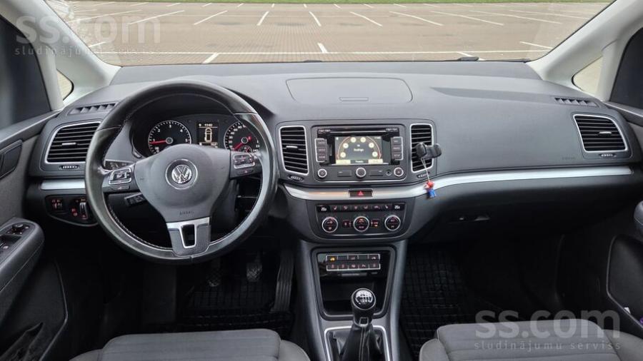 Brown Volkswagen Sharan 2014 in Riga, with an engine capacity of 2.00 L and mileage of 357 thousand km for 8500 €, photo 8 on AUTOMOTO.COM.LV
