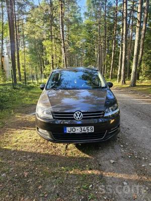 Brown Volkswagen Sharan 2014 in Riga, with an engine capacity of 2.00 L and mileage of 253 thousand km for 6900 €, photo 4 on AUTOMOTO.COM.LV