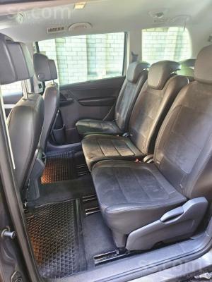 Brown Volkswagen Sharan 2014 in Riga, with an engine capacity of 2.00 L and mileage of 253 thousand km for 6900 €, photo 6 on AUTOMOTO.COM.LV