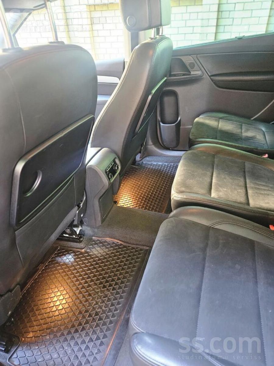 Brown Volkswagen Sharan 2014 in Riga, with an engine capacity of 2.00 L and mileage of 253 thousand km for 6900 €, photo 7 on AUTOMOTO.COM.LV