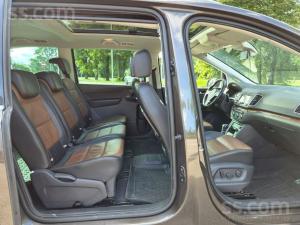 Brown Volkswagen Sharan 2014 in Riga, with an engine capacity of 2.00 L and mileage of 241 thousand km for 7200 €, photo 5 on AUTOMOTO.COM.LV