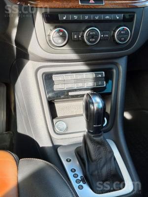 Brown Volkswagen Sharan 2014 in Riga, with an engine capacity of 2.00 L and mileage of 241 thousand km for 7200 €, photo 8 on AUTOMOTO.COM.LV