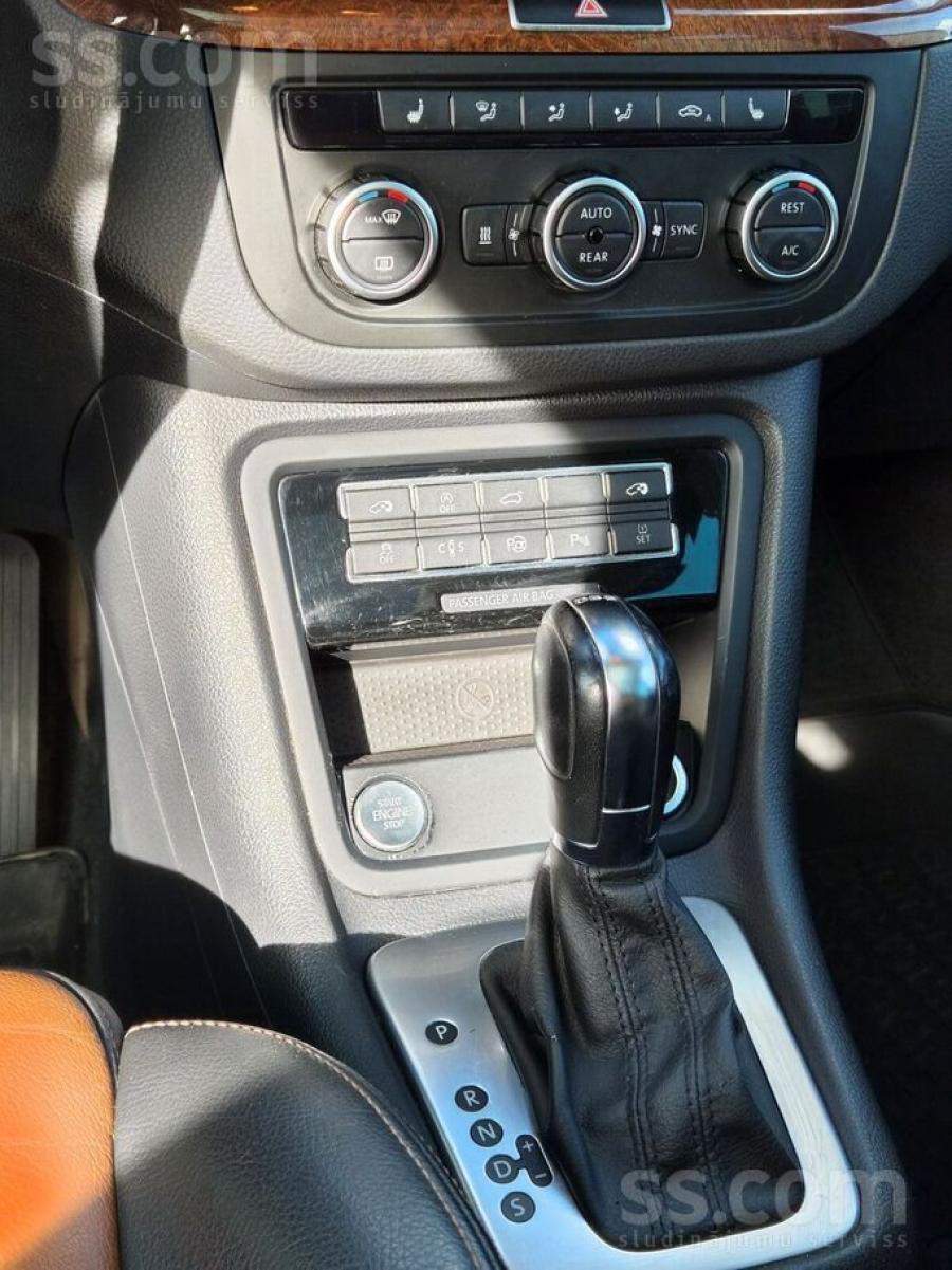 Brown Volkswagen Sharan 2014 in Riga, with an engine capacity of 2.00 L and mileage of 241 thousand km for 7200 €, photo 8 on AUTOMOTO.COM.LV