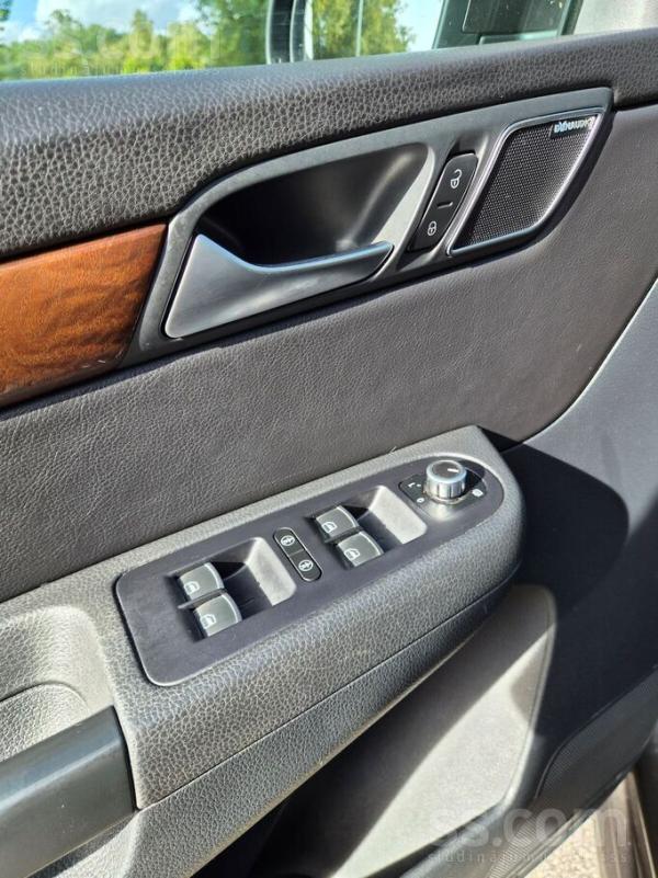 Volkswagen Sharan 2014 in Riga on AUTOMOTO.COM.LV Brown Volkswagen Sharan 2014 in Riga, with an engine capacity of 2.00 L and mileage of 241 thousand km for 7200 €, photo 9 on AUTOMOTO.COM.LV