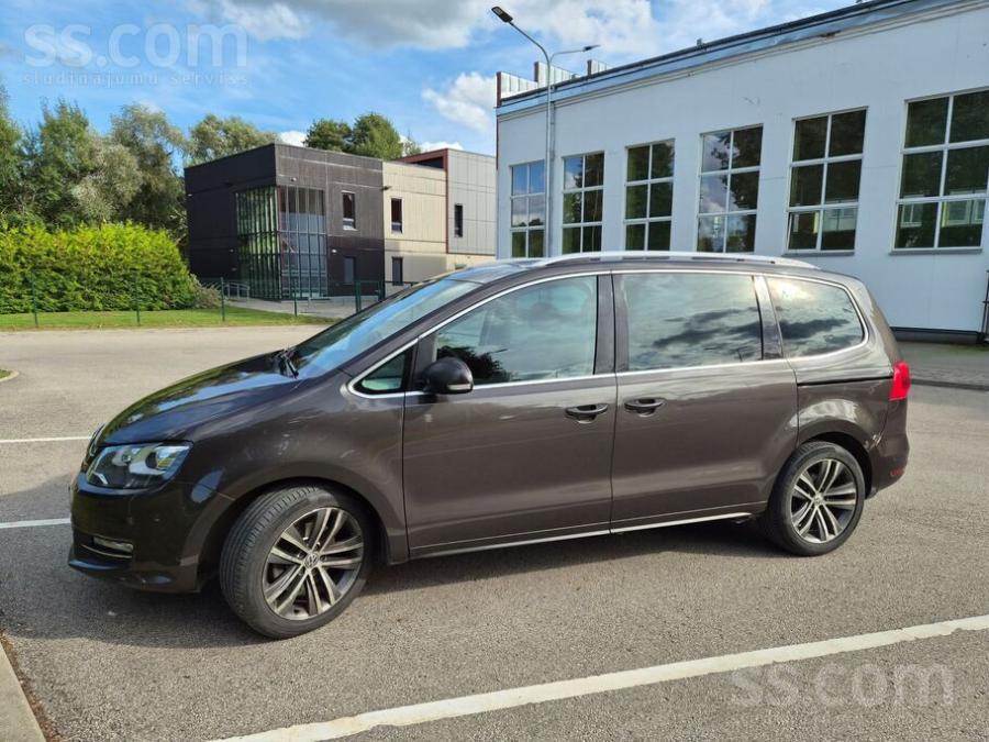Brown Volkswagen Sharan 2014 in Riga, with an engine capacity of 2.00 L and mileage of 241 thousand km for 7200 €, photo 12 on AUTOMOTO.COM.LV