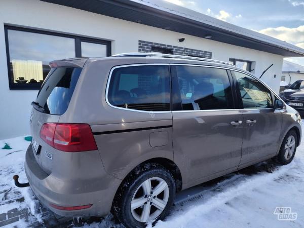 Brown Volkswagen Sharan 2015 in Kaunas, with an engine capacity of 2.00 L and mileage of 277 thousand km for 10500 €, photo 4 on AUTOMOTO.COM.LV