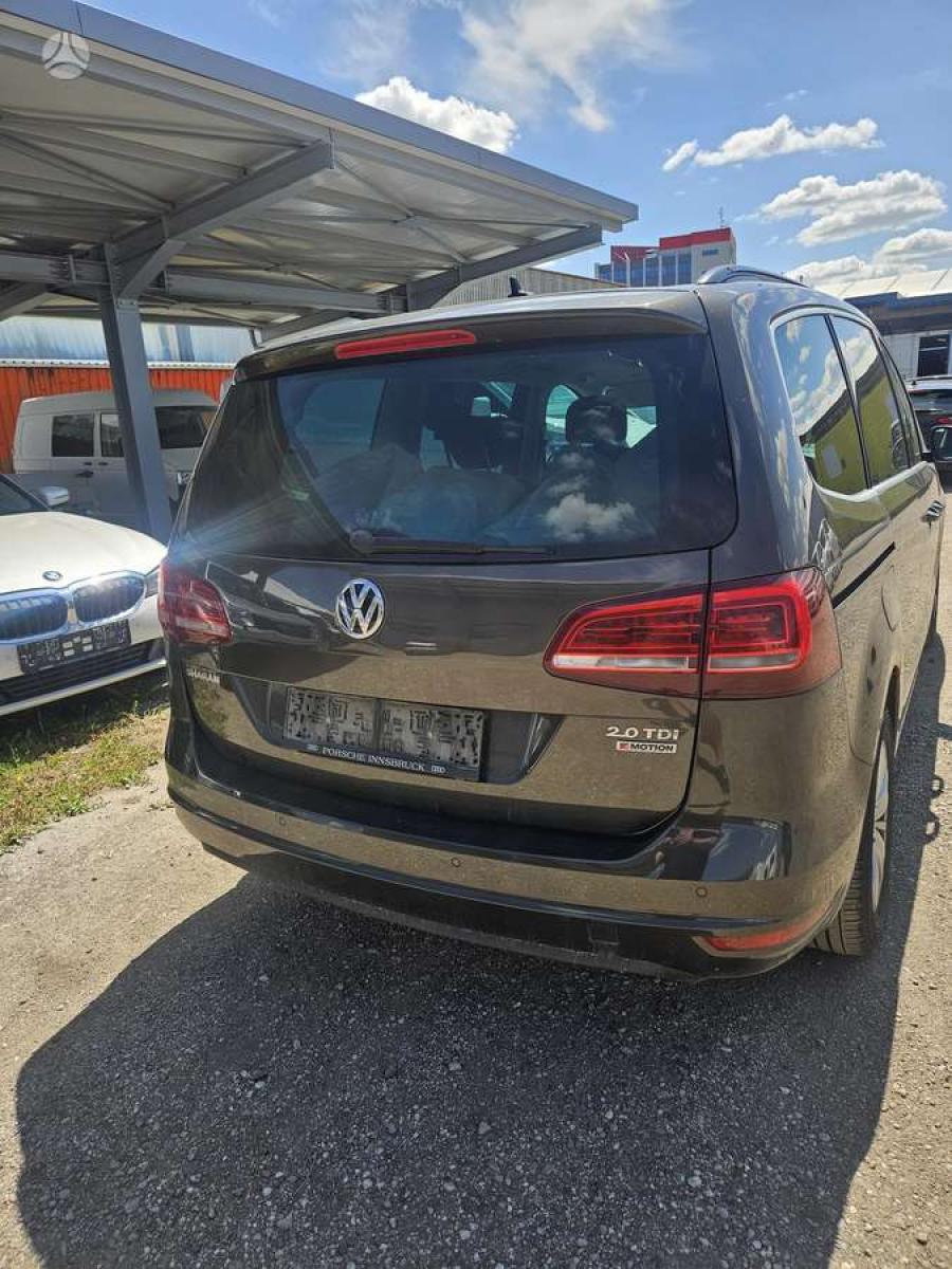 Brown Volkswagen Sharan 2016 in Anyksciai, with an engine capacity of 2.00 L and mileage of 202 thousand km for 9900 €, photo 3 on AUTOMOTO.COM.LV