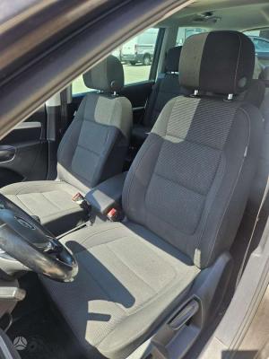 Brown Volkswagen Sharan 2016 in Anyksciai, with an engine capacity of 2.00 L and mileage of 202 thousand km for 9900 €, photo 9 on AUTOMOTO.COM.LV