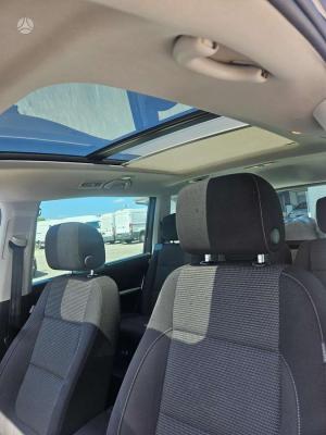 Brown Volkswagen Sharan 2016 in Anyksciai, with an engine capacity of 2.00 L and mileage of 202 thousand km for 9900 €, photo 10 on AUTOMOTO.COM.LV