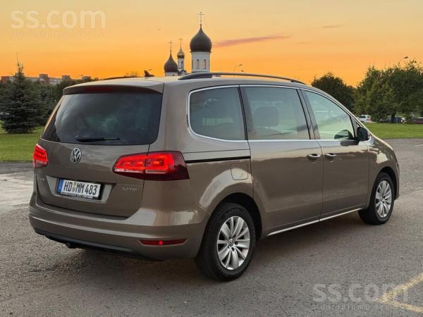 Brown Volkswagen Sharan 2016 in Riga, with an engine capacity of 2.00 L and mileage of 218 thousand km for 12200 €, photo 4 on AUTOMOTO.COM.LV