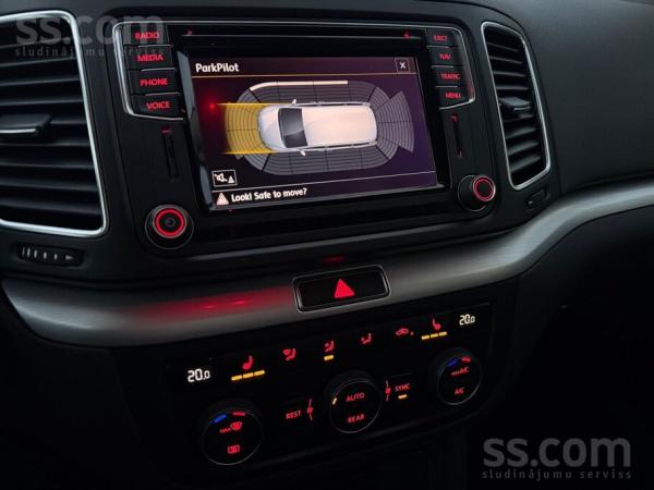 Brown Volkswagen Sharan 2016 in Riga, with an engine capacity of 2.00 L and mileage of 218 thousand km for 12200 €, photo 6 on AUTOMOTO.COM.LV