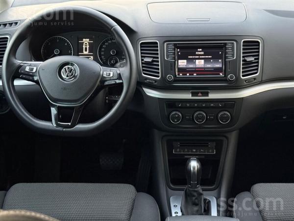 Brown Volkswagen Sharan 2016 in Riga, with an engine capacity of 2.00 L and mileage of 218 thousand km for 12200 €, photo 7 on AUTOMOTO.COM.LV