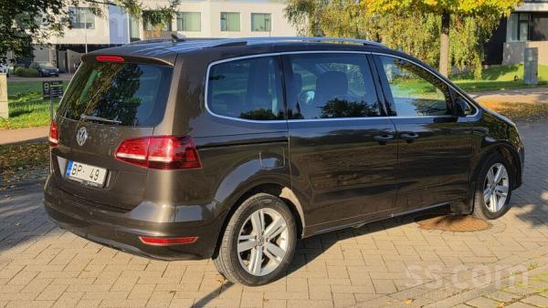 Brown Volkswagen Sharan 2016 in Riga, with an engine capacity of 2.00 L and mileage of 221 thousand km for 15500 €, photo 3 on AUTOMOTO.COM.LV
