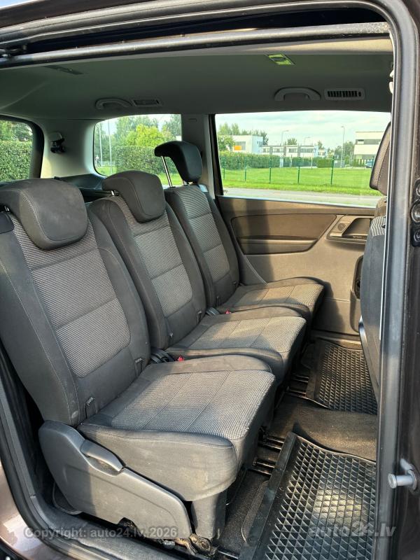 Brown Volkswagen Sharan 2013 in Tartu, with an engine capacity of 2.00 L and mileage of 270 thousand km for 6500 €, photo 9 on AUTOMOTO.COM.LV