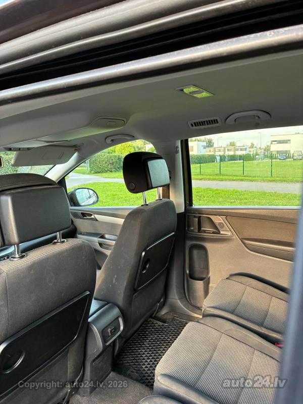 Brown Volkswagen Sharan 2013 in Tartu, with an engine capacity of 2.00 L and mileage of 270 thousand km for 6500 €, photo 10 on AUTOMOTO.COM.LV