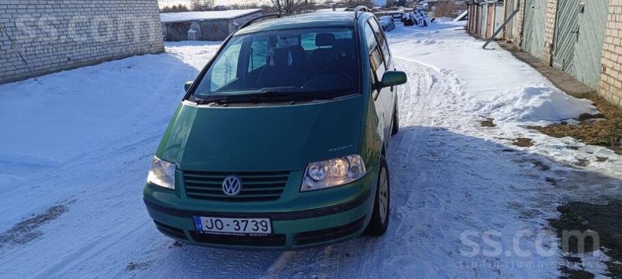 Green Volkswagen Sharan 2001 in Talsi, with an engine capacity of 2.00 L and mileage of 242 thousand km for 1200 €, photo 1 on AUTOMOTO.COM.LV