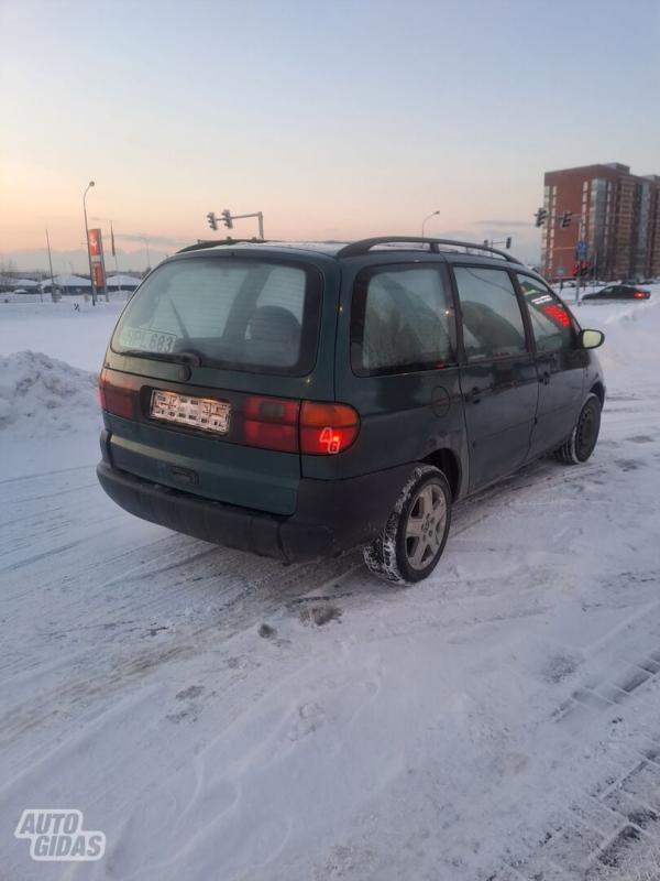Green Volkswagen Sharan 1996 in Klaipeda, with an engine capacity of 2.00 L and mileage of 300 thousand km for 1000 €, photo 2 on AUTOMOTO.COM.LV