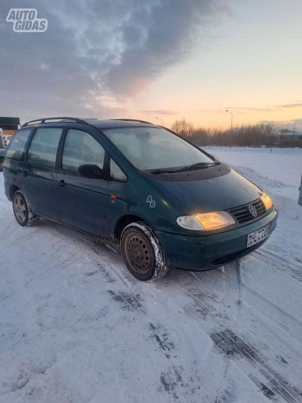 Green Volkswagen Sharan 1996 in Klaipeda, with an engine capacity of 2.00 L and mileage of 300 thousand km for 1000 €, photo 4 on AUTOMOTO.COM.LV