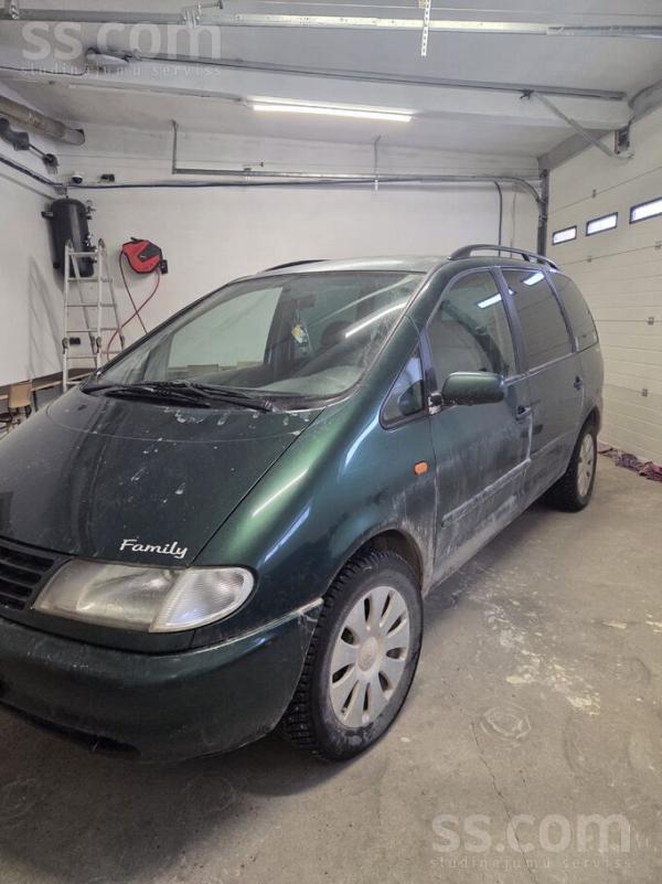 Green Volkswagen Sharan 1999 in Bauska, with an engine capacity of 1.90 L and mileage of 485 thousand km for 700 €, photo 1 on AUTOMOTO.COM.LV