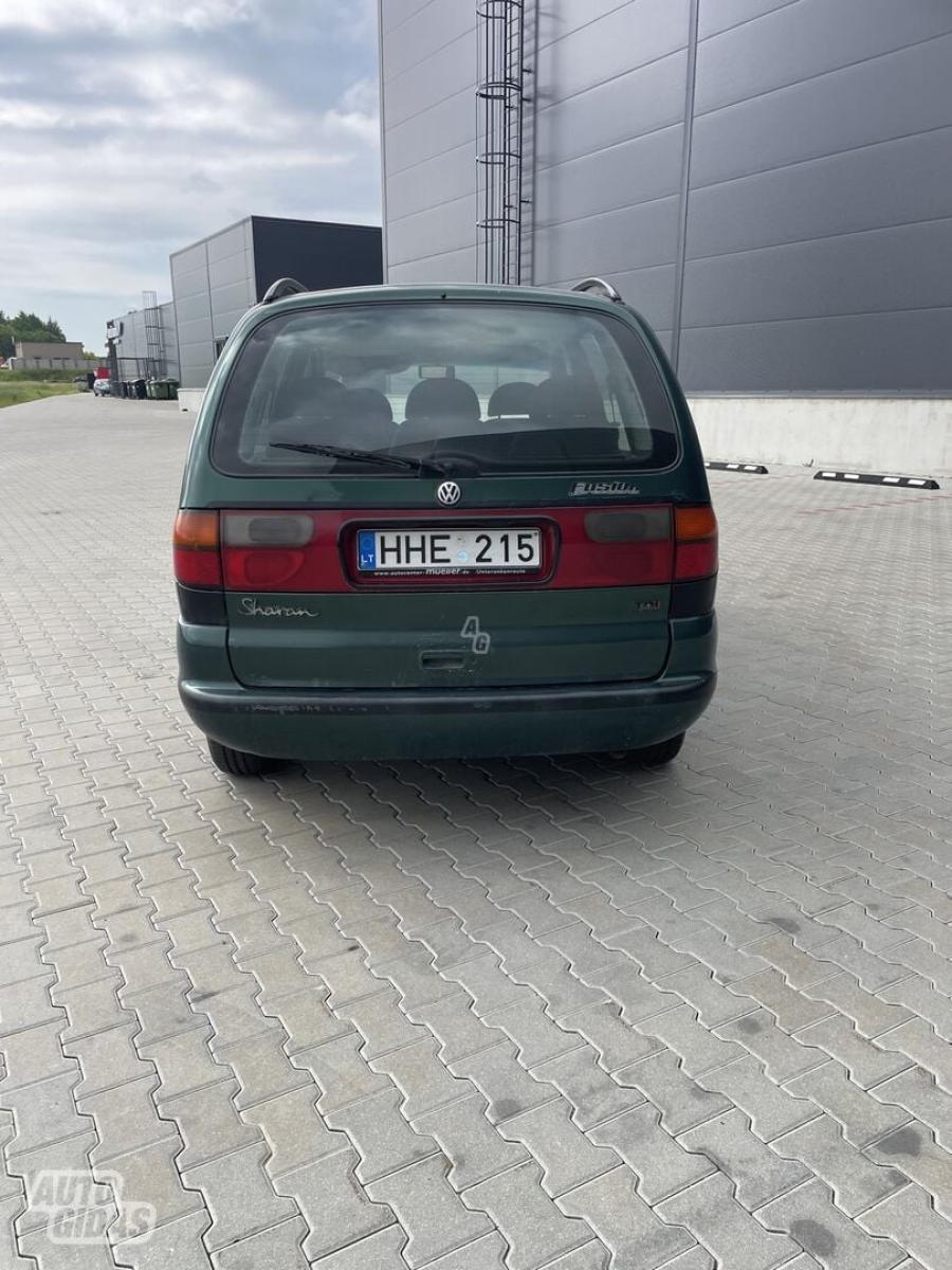 Zaļš Volkswagen Sharan 1999 Šauļi, ar dzinēja tilpumu 1.90 L un nobraukumu 322 tūkst. km par 400 €, foto 5 vietnē AUTOMOTO.COM.LV