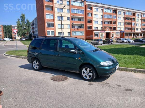 Green Volkswagen Sharan 1999 in Daugavpils, with an engine capacity of 1.90 L and mileage of 0 thousand km for 900 €, photo 1 on AUTOMOTO.COM.LV