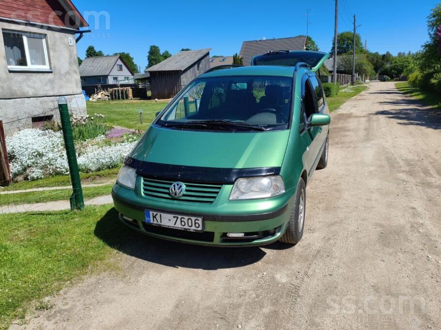 Green Volkswagen Sharan 2000 in Limbazi, with an engine capacity of 1.80 L and mileage of 390 thousand km for 1850 €, photo 1 on AUTOMOTO.COM.LV