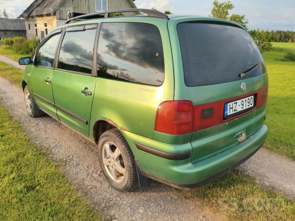 Зеленый Фольксваген Шаран 2000 в Талси, объемом двигателя 1.90 л и пробегом 425 тыс. км за 1000 €, фото 4 на AUTOMOTO.COM.LV
