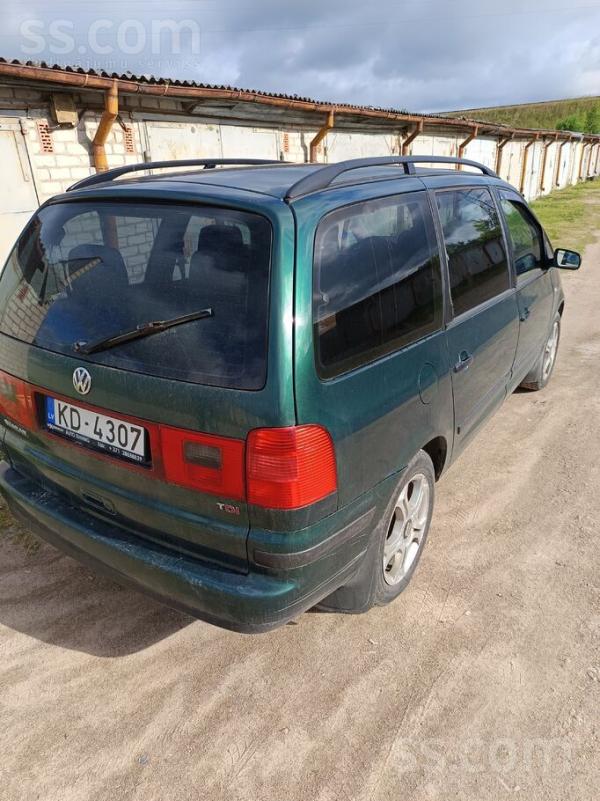 Green Volkswagen Sharan 2000 in Rezekne, with an engine capacity of 1.90 L and mileage of 358 thousand km for 1850 €, photo 3 on AUTOMOTO.COM.LV