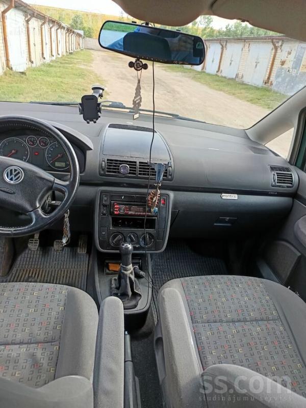 Green Volkswagen Sharan 2000 in Rezekne, with an engine capacity of 1.90 L and mileage of 358 thousand km for 1850 €, photo 6 on AUTOMOTO.COM.LV