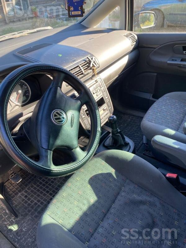 Green Volkswagen Sharan 2002 in Ludza, with an engine capacity of 1.90 L and mileage of 339 thousand km for 650 €, photo 7 on AUTOMOTO.COM.LV
