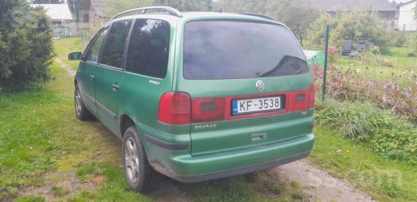 Green Volkswagen Sharan 2003 in Aizkraukle, with an engine capacity of 1.90 L and mileage of 312 thousand km for 500 €, photo 3 on AUTOMOTO.COM.LV