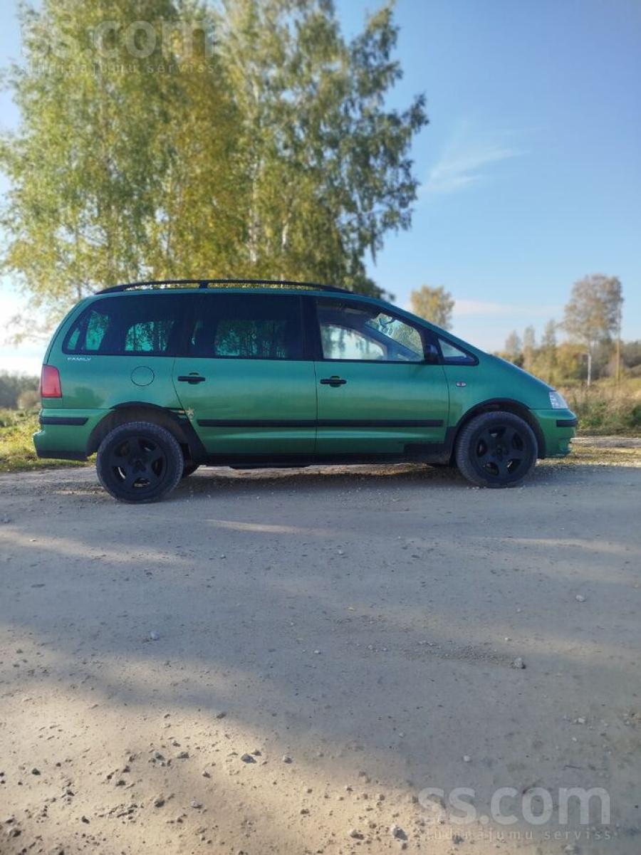 Zaļš Volkswagen Sharan 2003 Rēzekne, ar dzinēja tilpumu 1.90 L un nobraukumu 312 tūkst. km par 1555 €, foto 4 vietnē AUTOMOTO.COM.LV