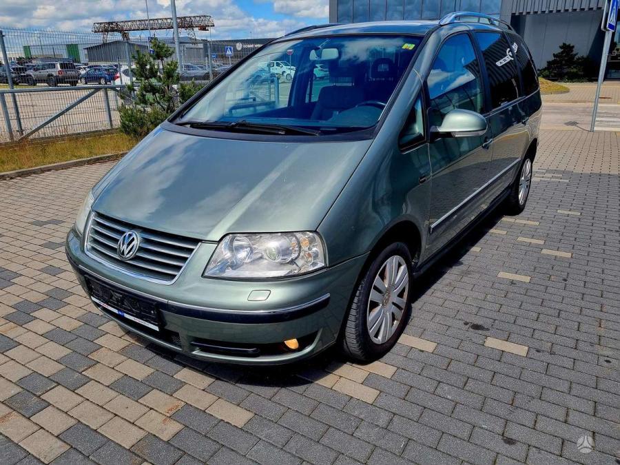 Zaļš Volkswagen Sharan 2004 Šauļi, ar dzinēja tilpumu 1.90 L un nobraukumu 290 tūkst. km par 2600 €, foto 1 vietnē AUTOMOTO.COM.LV