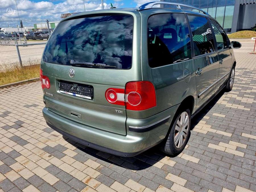 Zaļš Volkswagen Sharan 2004 Šauļi, ar dzinēja tilpumu 1.90 L un nobraukumu 290 tūkst. km par 2600 €, foto 9 vietnē AUTOMOTO.COM.LV