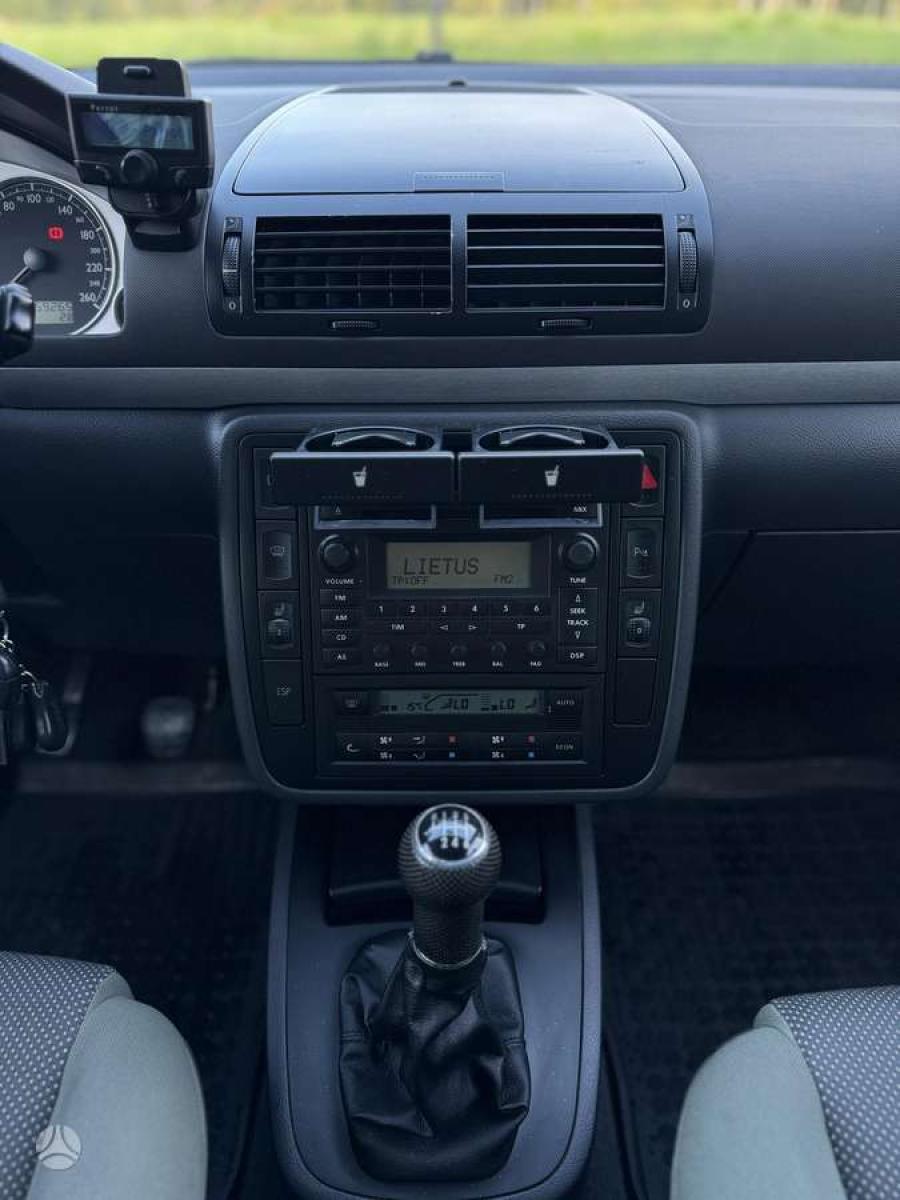 Zaļš Volkswagen Sharan 2004 Kauņa, ar dzinēja tilpumu 1.90 L un nobraukumu 259 tūkst. km par 3950 €, foto 26 vietnē AUTOMOTO.COM.LV
