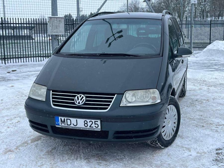 Green Volkswagen Sharan 2005 in Jonava, with an engine capacity of 1.90 L and mileage of 384 thousand km for 2199 €, photo 1 on AUTOMOTO.COM.LV