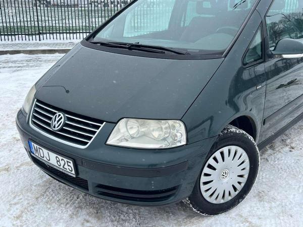 Green Volkswagen Sharan 2005 in Jonava, with an engine capacity of 1.90 L and mileage of 384 thousand km for 2199 €, photo 2 on AUTOMOTO.COM.LV