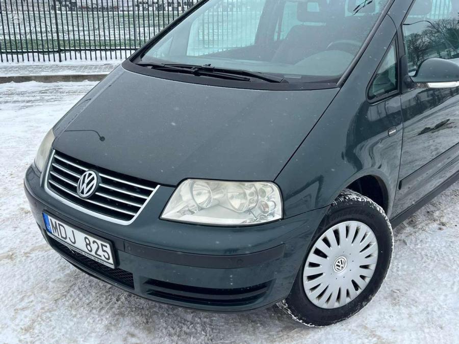 Green Volkswagen Sharan 2005 in Jonava, with an engine capacity of 1.90 L and mileage of 384 thousand km for 2199 €, photo 2 on AUTOMOTO.COM.LV