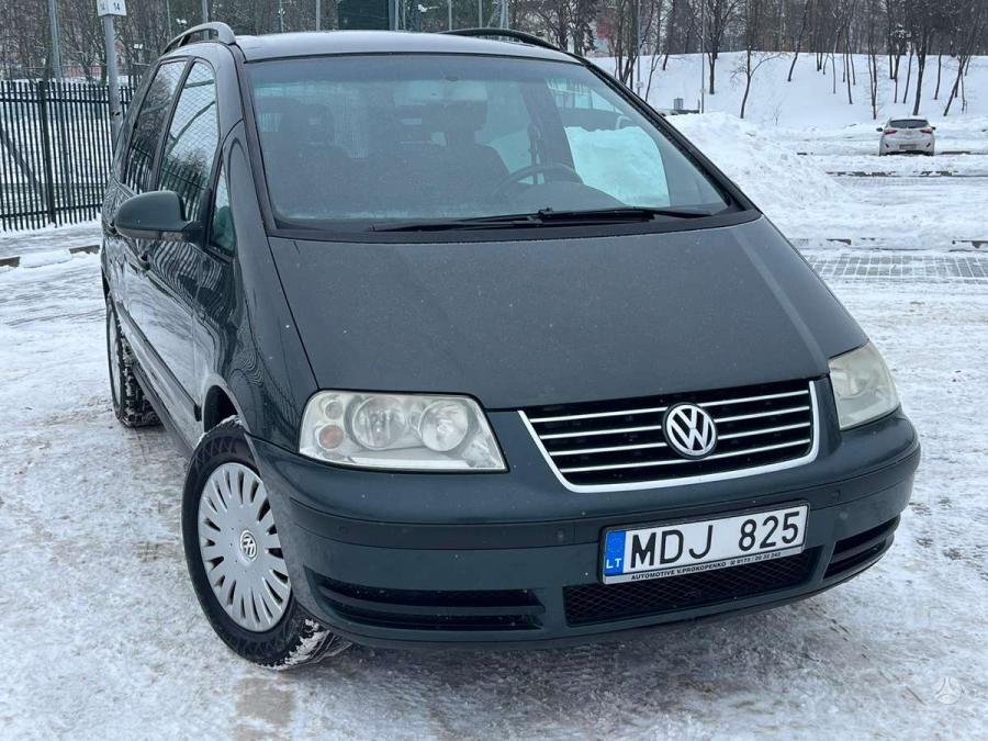 Green Volkswagen Sharan 2005 in Jonava, with an engine capacity of 1.90 L and mileage of 384 thousand km for 2199 €, photo 3 on AUTOMOTO.COM.LV