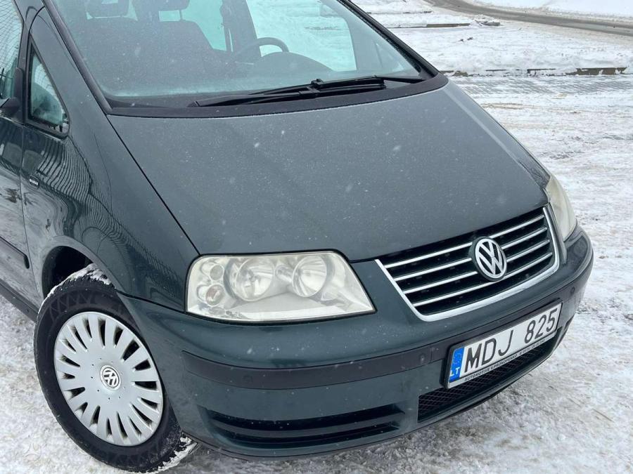 Green Volkswagen Sharan 2005 in Jonava, with an engine capacity of 1.90 L and mileage of 384 thousand km for 2199 €, photo 4 on AUTOMOTO.COM.LV