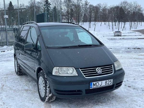 Green Volkswagen Sharan 2005 in Jonava, with an engine capacity of 1.90 L and mileage of 384 thousand km for 2199 €, photo 5 on AUTOMOTO.COM.LV
