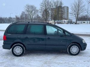 Green Volkswagen Sharan 2005 in Jonava, with an engine capacity of 1.90 L and mileage of 384 thousand km for 2199 €, photo 6 on AUTOMOTO.COM.LV
