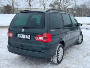 Green Volkswagen Sharan 2005 in Jonava, with an engine capacity of 1.90 L and mileage of 384 thousand km for 2199 €, photo 7 on AUTOMOTO.COM.LV