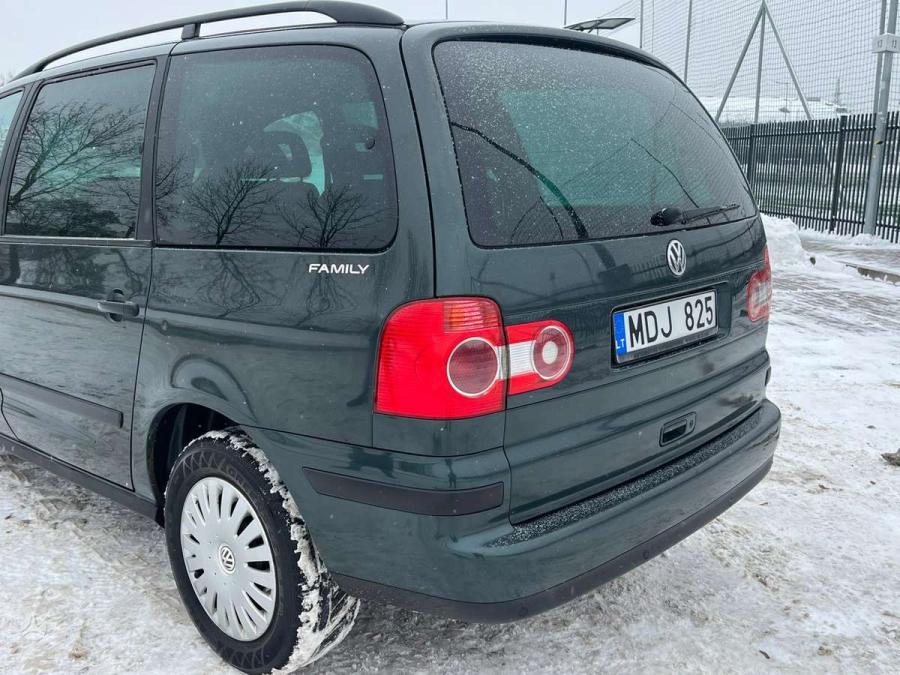 Green Volkswagen Sharan 2005 in Jonava, with an engine capacity of 1.90 L and mileage of 384 thousand km for 2199 €, photo 9 on AUTOMOTO.COM.LV