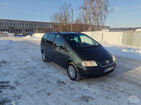 Green Volkswagen Sharan 2005 in Jonava, with an engine capacity of 1.90 L and mileage of 384 thousand km for 2999 €, photo 1 on AUTOMOTO.COM.LV