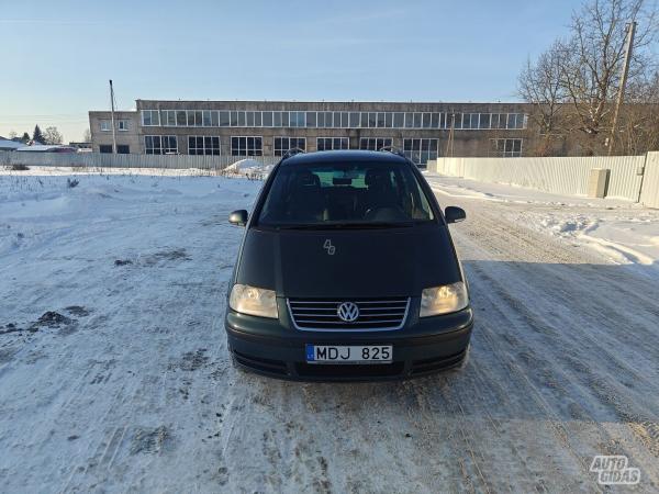 Green Volkswagen Sharan 2005 in Jonava, with an engine capacity of 1.90 L and mileage of 384 thousand km for 2999 €, photo 2 on AUTOMOTO.COM.LV