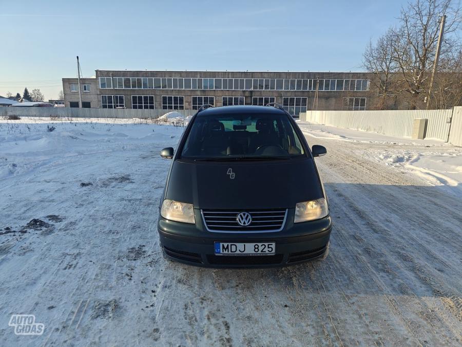 Green Volkswagen Sharan 2005 in Jonava, with an engine capacity of 1.90 L and mileage of 384 thousand km for 2900 €, photo 1 on AUTOMOTO.COM.LV