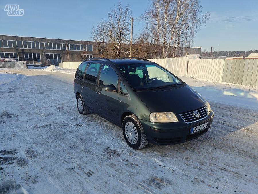 Green Volkswagen Sharan 2005 in Jonava, with an engine capacity of 1.90 L and mileage of 384 thousand km for 2900 €, photo 2 on AUTOMOTO.COM.LV