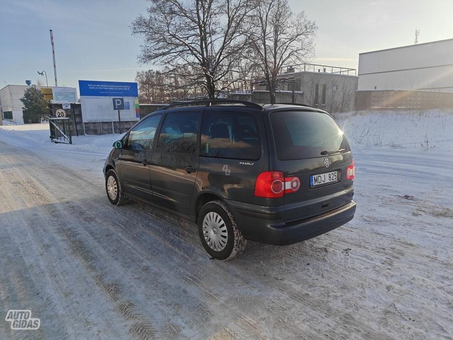 Green Volkswagen Sharan 2005 in Jonava, with an engine capacity of 1.90 L and mileage of 384 thousand km for 2900 €, photo 7 on AUTOMOTO.COM.LV